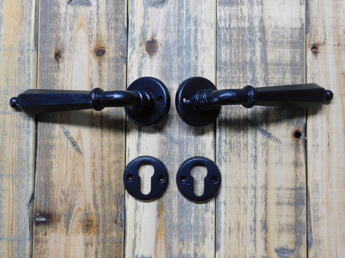 What Are the Benefits of Wrought Iron Door Handles with Lock?